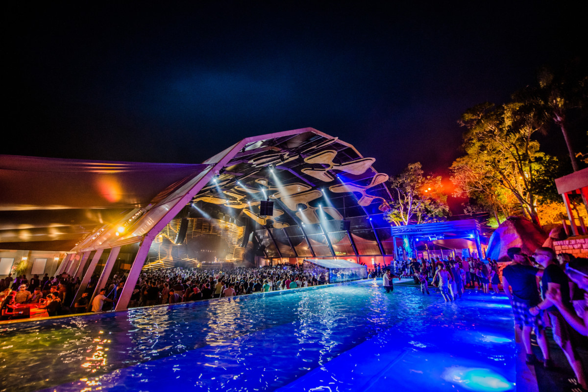 Anna, Adana Twins & Butch - Photos and Videos - Laroc